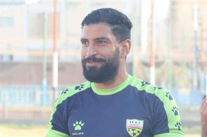 Egyptian footballer Mohamed Shawky dies after collapsing on pitch ...
